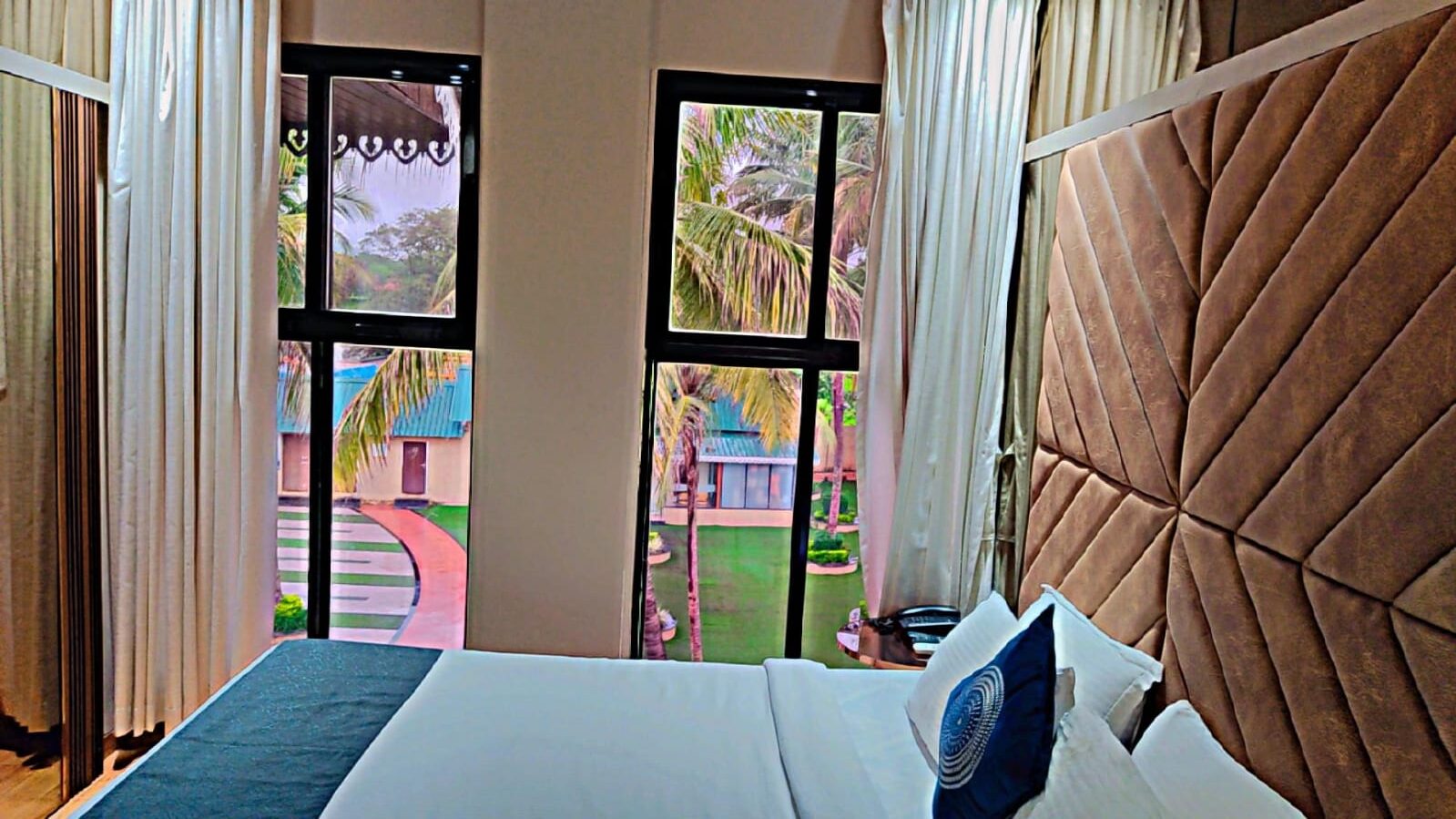 VIP Suite Room - Paramount Riverfront Resort - Luxury Riverside ...